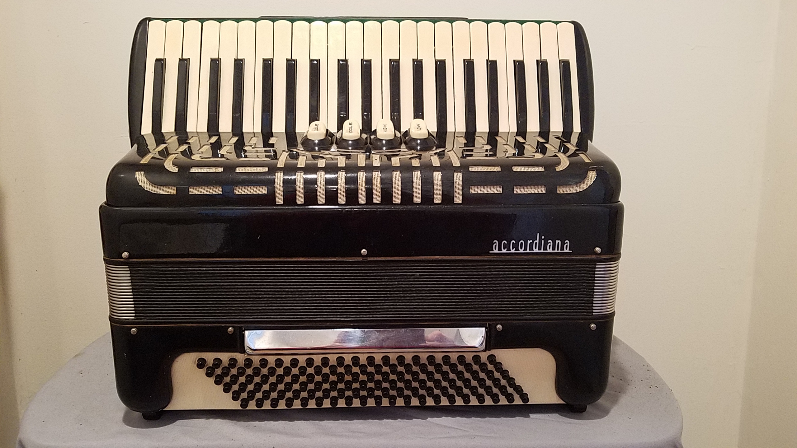 Full Size Accordions – Accordion Re.Store