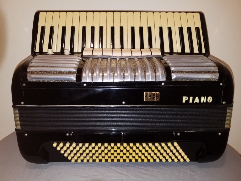 Full Size Accordions – Accordion Re.Store